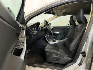 Pelēks Volvo XC60 2012 Jūrmala, ar dzinēja tilpumu 2.00 L un nobraukumu 254 tūkst. km par 9990 €, foto 20 vietnē AUTOMOTO.COM.LV
