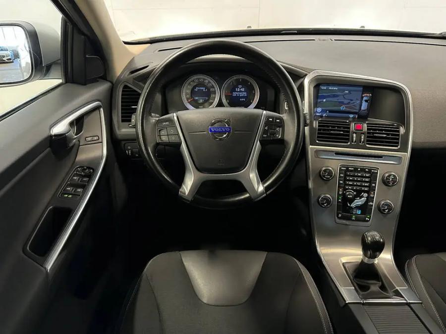Pelēks Volvo XC60 2012 Jūrmala, ar dzinēja tilpumu 2.00 L un nobraukumu 254 tūkst. km par 9990 €, foto 22 vietnē AUTOMOTO.COM.LV