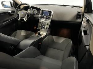 Pelēks Volvo XC60 2012 Jūrmala, ar dzinēja tilpumu 2.00 L un nobraukumu 254 tūkst. km par 9990 €, foto 24 vietnē AUTOMOTO.COM.LV