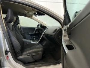Pelēks Volvo XC60 2012 Jūrmala, ar dzinēja tilpumu 2.00 L un nobraukumu 254 tūkst. km par 9990 €, foto 25 vietnē AUTOMOTO.COM.LV