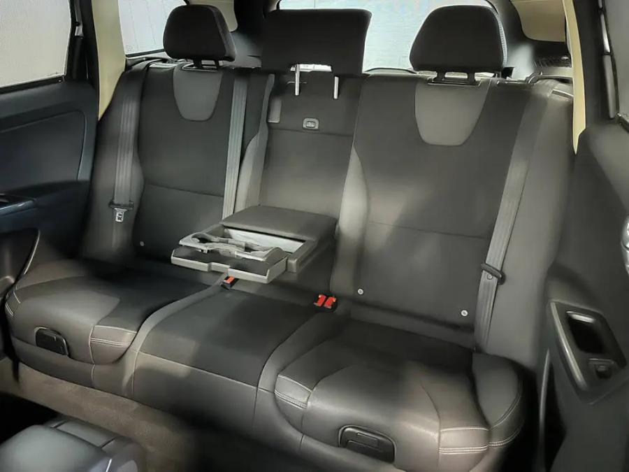 Pelēks Volvo XC60 2012 Jūrmala, ar dzinēja tilpumu 2.00 L un nobraukumu 254 tūkst. km par 9990 €, foto 28 vietnē AUTOMOTO.COM.LV