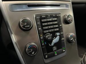 Pelēks Volvo XC60 2012 Jūrmala, ar dzinēja tilpumu 2.00 L un nobraukumu 254 tūkst. km par 9990 €, foto 31 vietnē AUTOMOTO.COM.LV