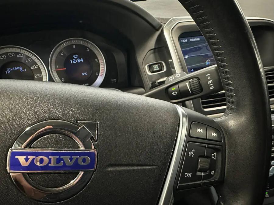 Pelēks Volvo XC60 2012 Jūrmala, ar dzinēja tilpumu 2.00 L un nobraukumu 254 tūkst. km par 9990 €, foto 34 vietnē AUTOMOTO.COM.LV