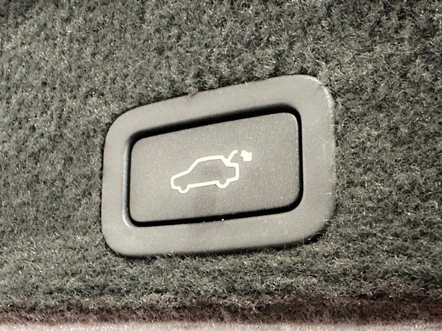 Pelēks Volvo XC60 2012 Jūrmala, ar dzinēja tilpumu 2.00 L un nobraukumu 254 tūkst. km par 9990 €, foto 40 vietnē AUTOMOTO.COM.LV