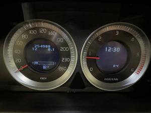 Pelēks Volvo XC60 2012 Jūrmala, ar dzinēja tilpumu 2.00 L un nobraukumu 254 tūkst. km par 9990 €, foto 50 vietnē AUTOMOTO.COM.LV