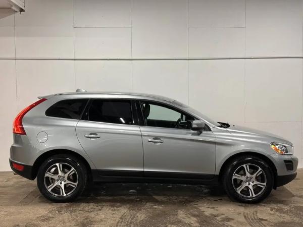 Pelēks Volvo XC60 2012 Jūrmala, ar dzinēja tilpumu 2.40 L un nobraukumu 284 tūkst. km par 9995 €, foto 7 vietnē AUTOMOTO.COM.LV