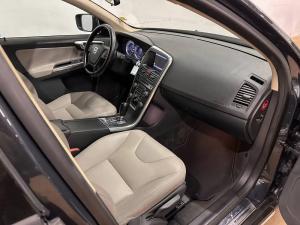 Pelēks Volvo XC60 2012 Jūrmala, ar dzinēja tilpumu 2.00 L un nobraukumu 302 tūkst. km par 10450 €, foto 20 vietnē AUTOMOTO.COM.LV