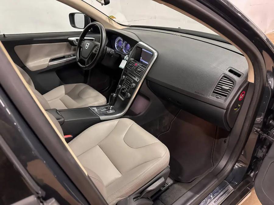 Pelēks Volvo XC60 2012 Jūrmala, ar dzinēja tilpumu 2.00 L un nobraukumu 302 tūkst. km par 10450 €, foto 20 vietnē AUTOMOTO.COM.LV