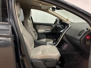Pelēks Volvo XC60 2012 Jūrmala, ar dzinēja tilpumu 2.00 L un nobraukumu 302 tūkst. km par 10450 €, foto 21 vietnē AUTOMOTO.COM.LV