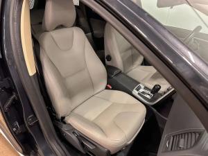 Pelēks Volvo XC60 2012 Jūrmala, ar dzinēja tilpumu 2.00 L un nobraukumu 302 tūkst. km par 10450 €, foto 22 vietnē AUTOMOTO.COM.LV