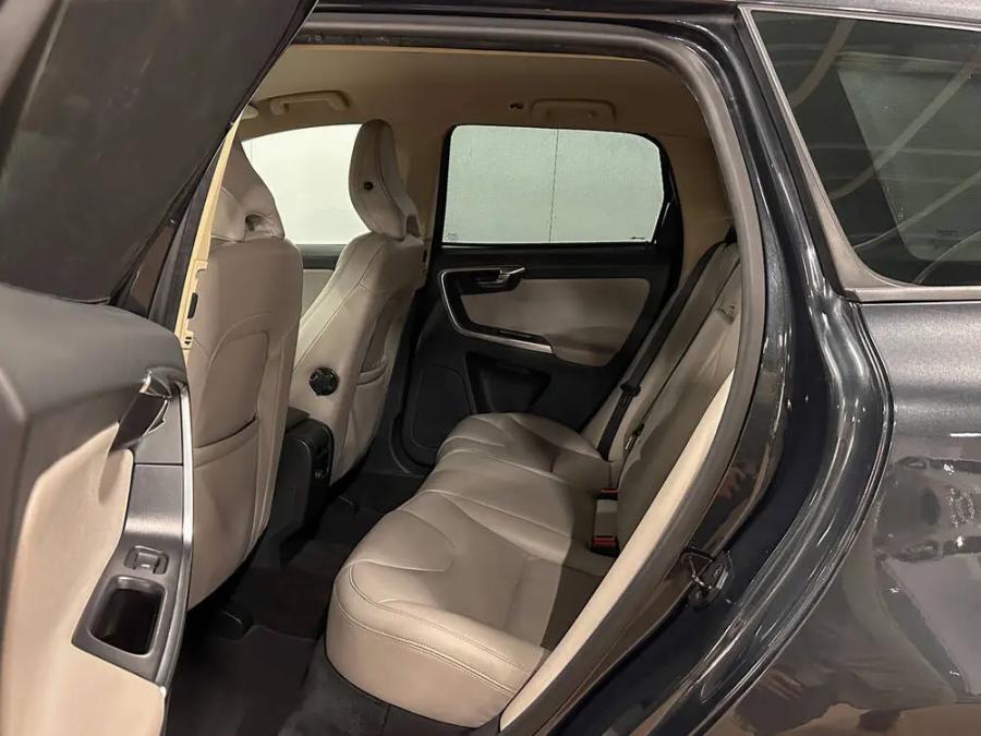 Pelēks Volvo XC60 2012 Jūrmala, ar dzinēja tilpumu 2.00 L un nobraukumu 302 tūkst. km par 10450 €, foto 23 vietnē AUTOMOTO.COM.LV