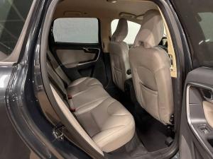 Pelēks Volvo XC60 2012 Jūrmala, ar dzinēja tilpumu 2.00 L un nobraukumu 302 tūkst. km par 10450 €, foto 24 vietnē AUTOMOTO.COM.LV