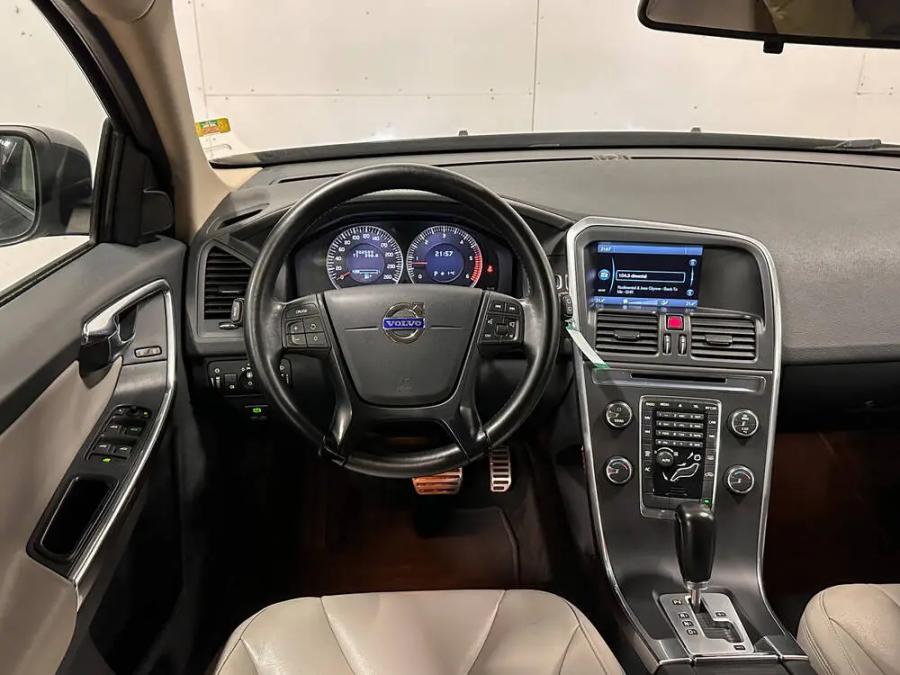 Pelēks Volvo XC60 2012 Jūrmala, ar dzinēja tilpumu 2.00 L un nobraukumu 302 tūkst. km par 10450 €, foto 26 vietnē AUTOMOTO.COM.LV
