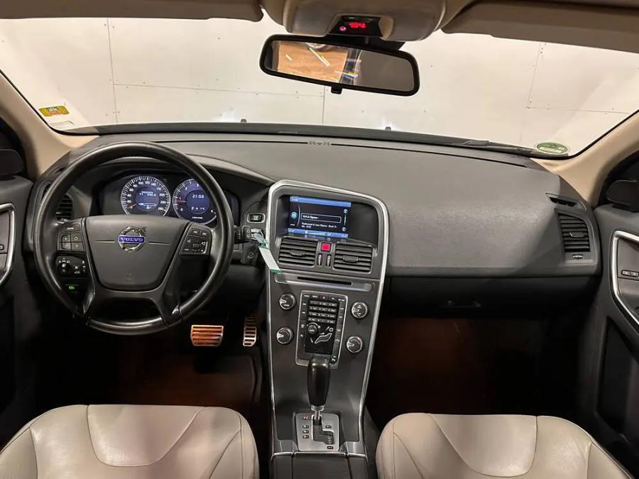 Pelēks Volvo XC60 2012 Jūrmala, ar dzinēja tilpumu 2.00 L un nobraukumu 302 tūkst. km par 10450 €, foto 27 vietnē AUTOMOTO.COM.LV