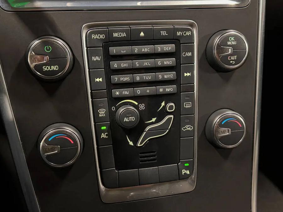 Pelēks Volvo XC60 2012 Jūrmala, ar dzinēja tilpumu 2.00 L un nobraukumu 302 tūkst. km par 10450 €, foto 28 vietnē AUTOMOTO.COM.LV