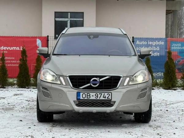 Pelēks Volvo XC60 2012 Jelgava, ar dzinēja tilpumu 2.40 L un nobraukumu 276 tūkst. km par 9250 €, foto 2 vietnē AUTOMOTO.COM.LV