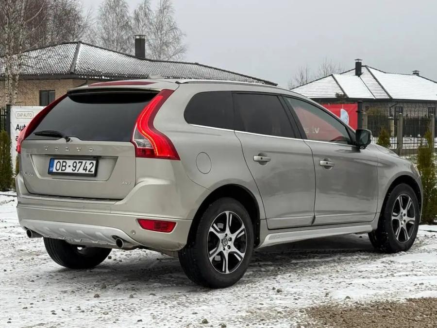 Grey Volvo XC60 2012 in Jelgava, with an engine capacity of 2.40 L and mileage of 276 thousand km for 9250 €, photo 7 on AUTOMOTO.COM.LV