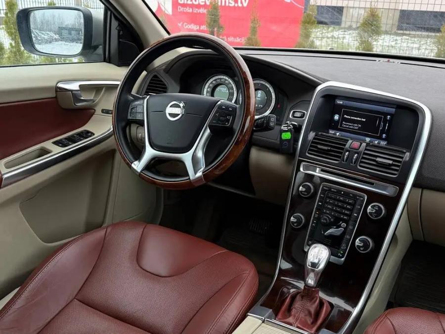 Grey Volvo XC60 2012 in Jelgava, with an engine capacity of 2.40 L and mileage of 276 thousand km for 9250 €, photo 13 on AUTOMOTO.COM.LV