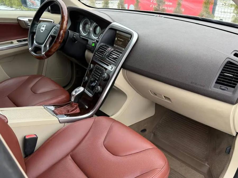 Grey Volvo XC60 2012 in Jelgava, with an engine capacity of 2.40 L and mileage of 276 thousand km for 9250 €, photo 16 on AUTOMOTO.COM.LV