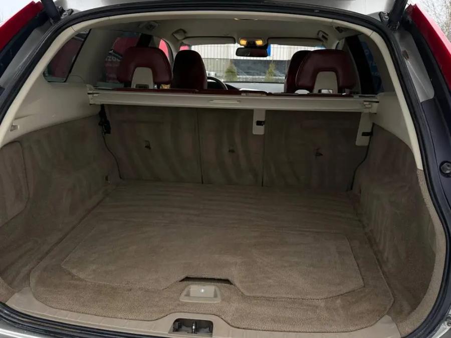 Grey Volvo XC60 2012 in Jelgava, with an engine capacity of 2.40 L and mileage of 276 thousand km for 9250 €, photo 27 on AUTOMOTO.COM.LV