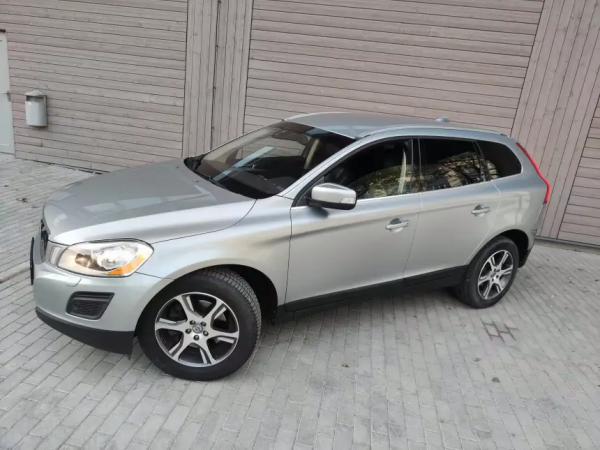 Pelēks Volvo XC60 2012 Jelgava, ar dzinēja tilpumu 2.40 L un nobraukumu 273 tūkst. km par 8990 €, foto 4 vietnē AUTOMOTO.COM.LV