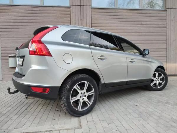 Pelēks Volvo XC60 2012 Jelgava, ar dzinēja tilpumu 2.40 L un nobraukumu 273 tūkst. km par 8990 €, foto 5 vietnē AUTOMOTO.COM.LV