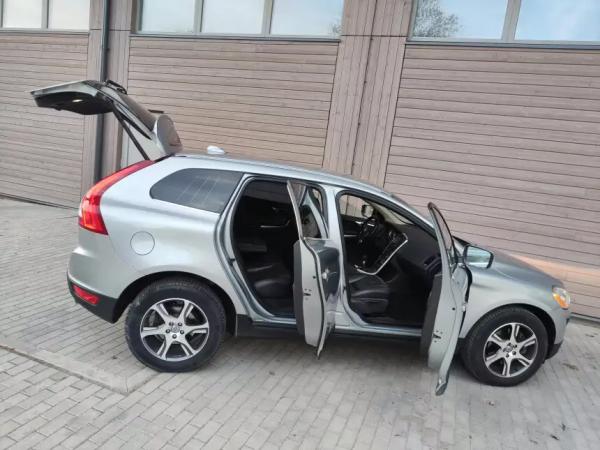 Pelēks Volvo XC60 2012 Jelgava, ar dzinēja tilpumu 2.40 L un nobraukumu 273 tūkst. km par 8990 €, foto 8 vietnē AUTOMOTO.COM.LV