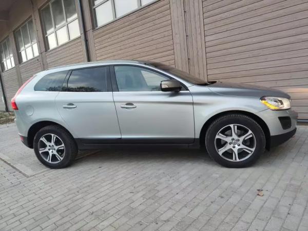 Pelēks Volvo XC60 2012 Jelgava, ar dzinēja tilpumu 2.40 L un nobraukumu 273 tūkst. km par 8990 €, foto 9 vietnē AUTOMOTO.COM.LV