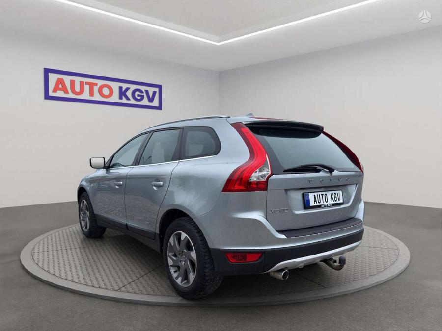 Grey Volvo XC60 2012 in Kaunas, with an engine capacity of 2.00 L and mileage of 273 thousand km for 10999 €, photo 4 on AUTOMOTO.COM.LV