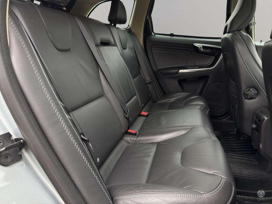 Grey Volvo XC60 2012 in Kaunas, with an engine capacity of 2.00 L and mileage of 273 thousand km for 10999 €, photo 11 on AUTOMOTO.COM.LV