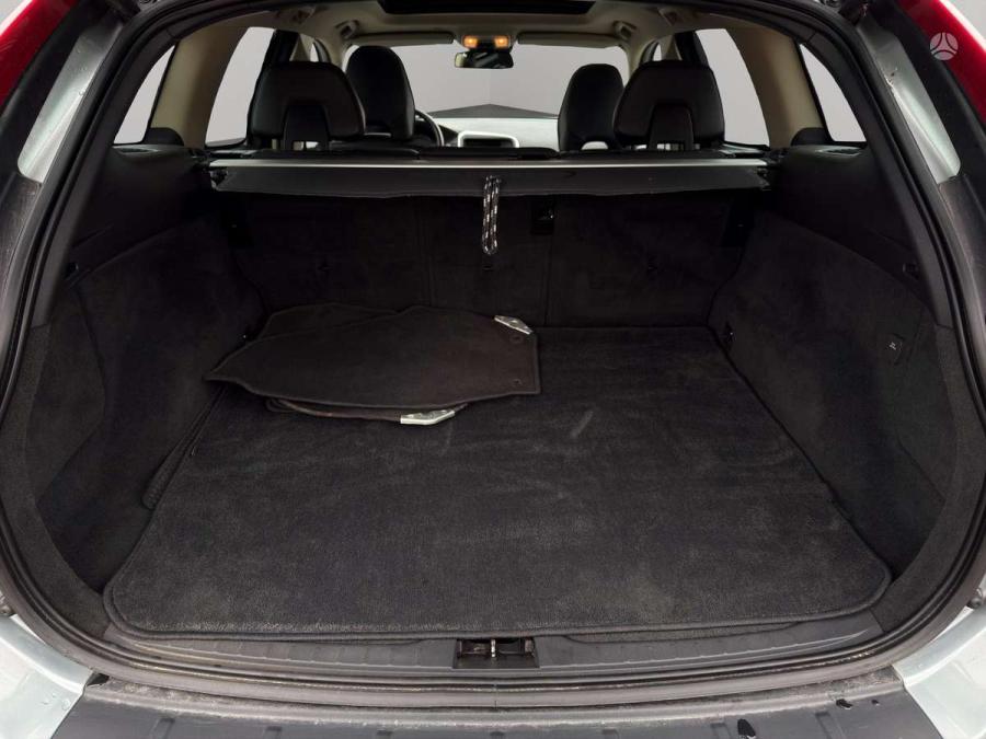 Grey Volvo XC60 2012 in Kaunas, with an engine capacity of 2.00 L and mileage of 273 thousand km for 10999 €, photo 12 on AUTOMOTO.COM.LV