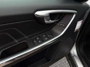 Grey Volvo XC60 2012 in Kaunas, with an engine capacity of 2.00 L and mileage of 273 thousand km for 10999 €, photo 15 on AUTOMOTO.COM.LV