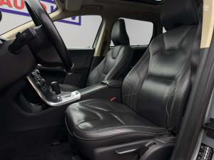 Grey Volvo XC60 2012 in Kaunas, with an engine capacity of 2.00 L and mileage of 273 thousand km for 10999 €, photo 16 on AUTOMOTO.COM.LV