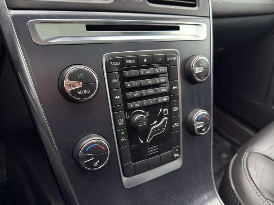 Grey Volvo XC60 2012 in Kaunas, with an engine capacity of 2.00 L and mileage of 273 thousand km for 10999 €, photo 18 on AUTOMOTO.COM.LV