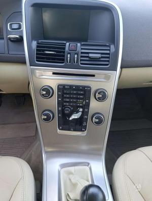 Grey Volvo XC60 2012 in Panevezys, with an engine capacity of 2.40 L and mileage of 204 thousand km for 8400 €, photo 9 on AUTOMOTO.COM.LV