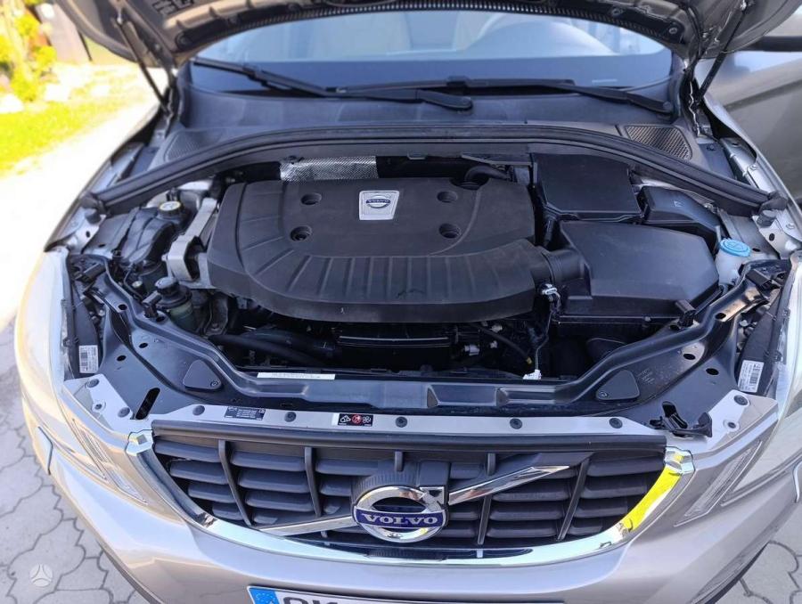 Grey Volvo XC60 2012 in Panevezys, with an engine capacity of 2.40 L and mileage of 204 thousand km for 8400 €, photo 10 on AUTOMOTO.COM.LV