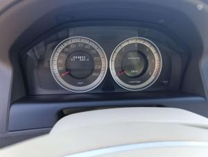 Grey Volvo XC60 2012 in Panevezys, with an engine capacity of 2.40 L and mileage of 204 thousand km for 8400 €, photo 11 on AUTOMOTO.COM.LV