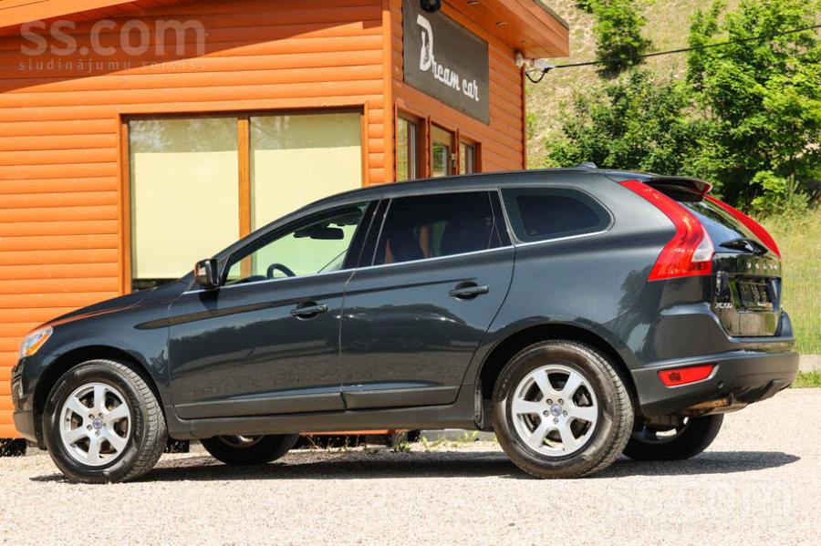 Grey Volvo XC60 2012 in Tukums, with an engine capacity of 2.00 L and mileage of 299 thousand km for 9190 €, photo 6 on AUTOMOTO.COM.LV
