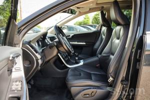 Grey Volvo XC60 2012 in Tukums, with an engine capacity of 2.00 L and mileage of 299 thousand km for 9190 €, photo 7 on AUTOMOTO.COM.LV