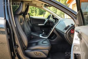 Grey Volvo XC60 2012 in Tukums, with an engine capacity of 2.00 L and mileage of 299 thousand km for 9190 €, photo 9 on AUTOMOTO.COM.LV