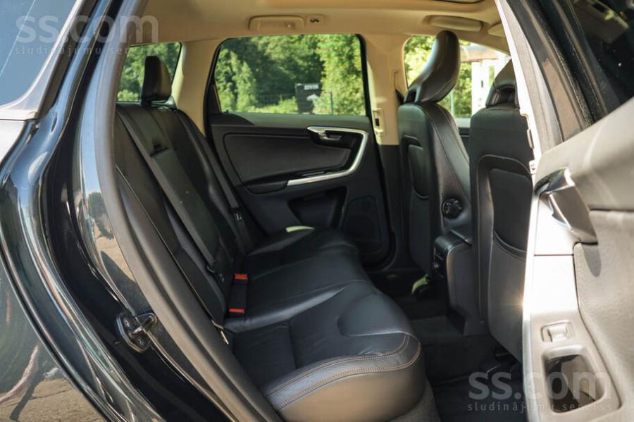 Grey Volvo XC60 2012 in Tukums, with an engine capacity of 2.00 L and mileage of 299 thousand km for 9190 €, photo 10 on AUTOMOTO.COM.LV