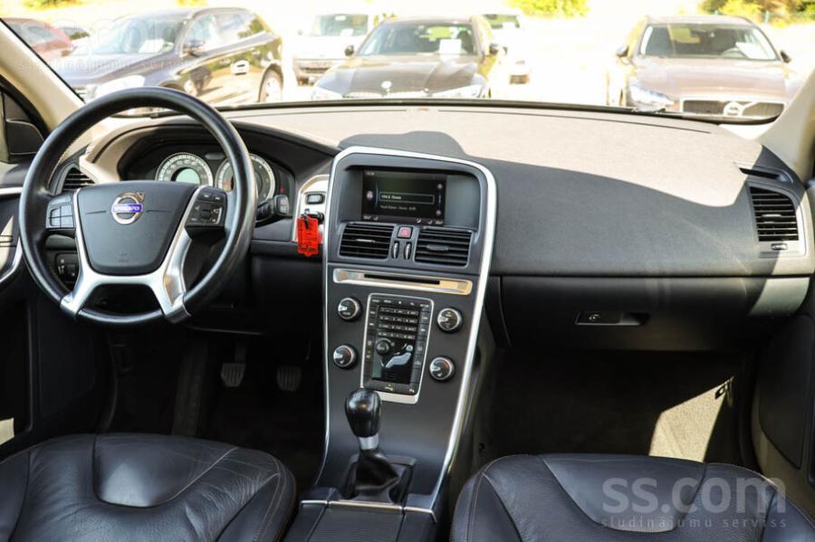 Grey Volvo XC60 2012 in Tukums, with an engine capacity of 2.00 L and mileage of 299 thousand km for 9190 €, photo 11 on AUTOMOTO.COM.LV