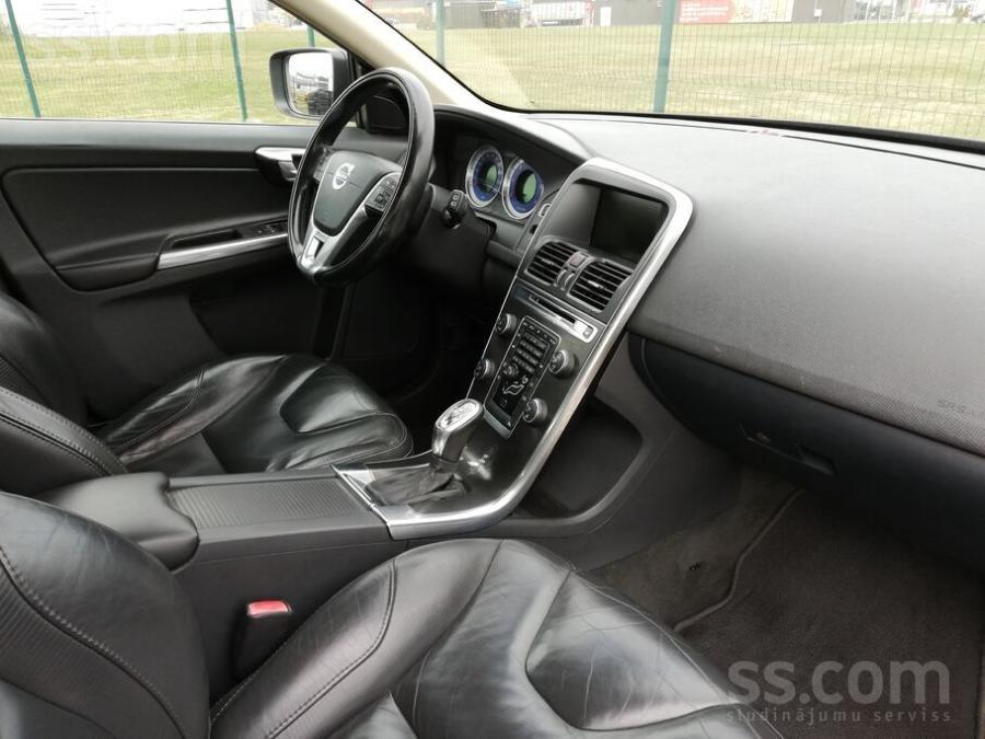 Pelēks Volvo XC60 2012 Saldus, ar dzinēja tilpumu 2.00 L un nobraukumu 352 tūkst. km par 8700 €, foto 9 vietnē AUTOMOTO.COM.LV