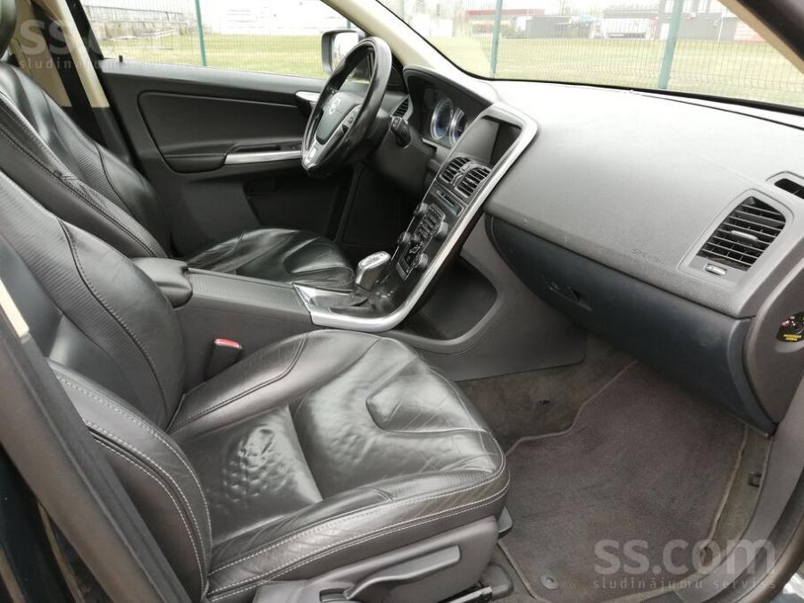 Pelēks Volvo XC60 2012 Saldus, ar dzinēja tilpumu 2.00 L un nobraukumu 352 tūkst. km par 8700 €, foto 10 vietnē AUTOMOTO.COM.LV