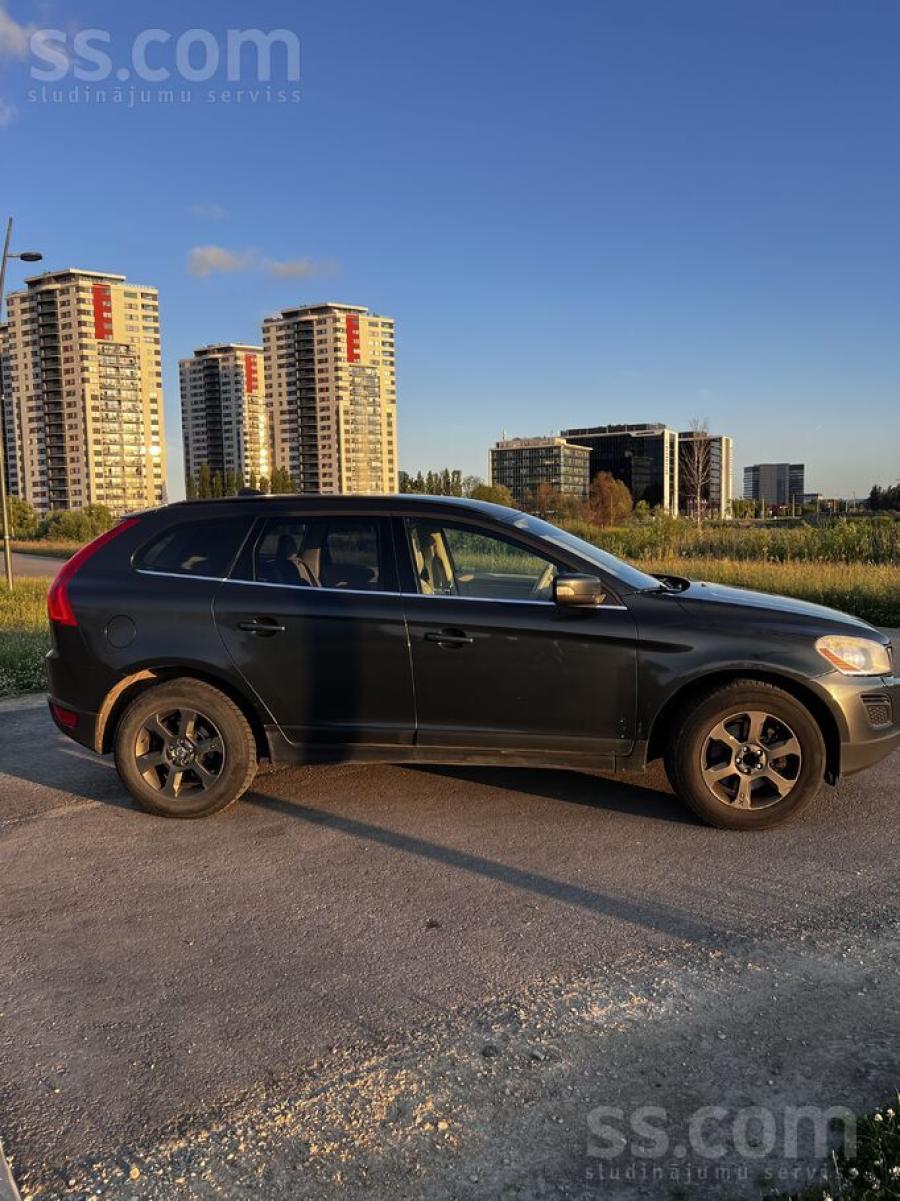 Pelēks Volvo XC60 2012 Rīga, ar dzinēja tilpumu 2.40 L un nobraukumu 234 tūkst. km par 6100 €, foto 3 vietnē AUTOMOTO.COM.LV