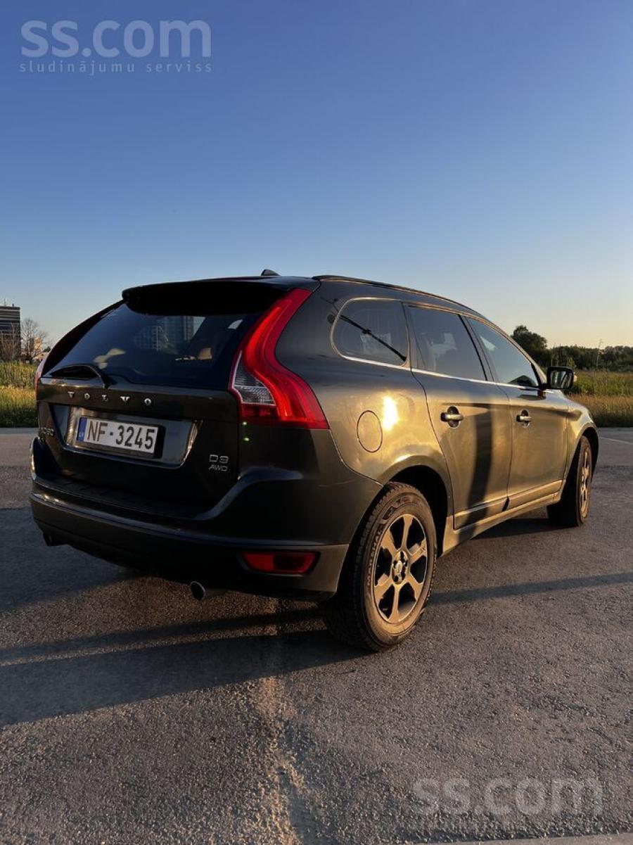 Pelēks Volvo XC60 2012 Rīga, ar dzinēja tilpumu 2.40 L un nobraukumu 234 tūkst. km par 6100 €, foto 4 vietnē AUTOMOTO.COM.LV