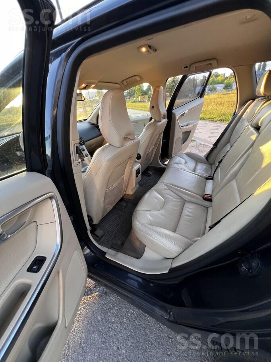 Pelēks Volvo XC60 2012 Rīga, ar dzinēja tilpumu 2.40 L un nobraukumu 234 tūkst. km par 6100 €, foto 13 vietnē AUTOMOTO.COM.LV