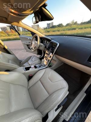 Pelēks Volvo XC60 2012 Rīga, ar dzinēja tilpumu 2.40 L un nobraukumu 234 tūkst. km par 6100 €, foto 14 vietnē AUTOMOTO.COM.LV