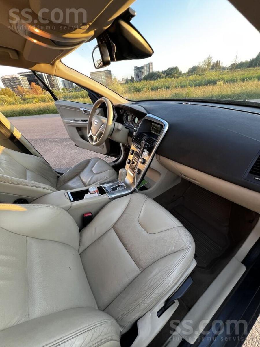 Pelēks Volvo XC60 2012 Rīga, ar dzinēja tilpumu 2.40 L un nobraukumu 234 tūkst. km par 6100 €, foto 14 vietnē AUTOMOTO.COM.LV