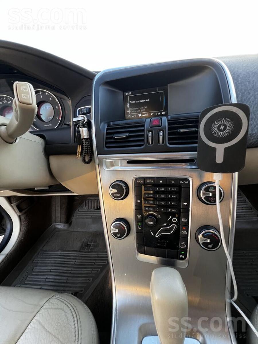 Pelēks Volvo XC60 2012 Rīga, ar dzinēja tilpumu 2.40 L un nobraukumu 234 tūkst. km par 6100 €, foto 15 vietnē AUTOMOTO.COM.LV